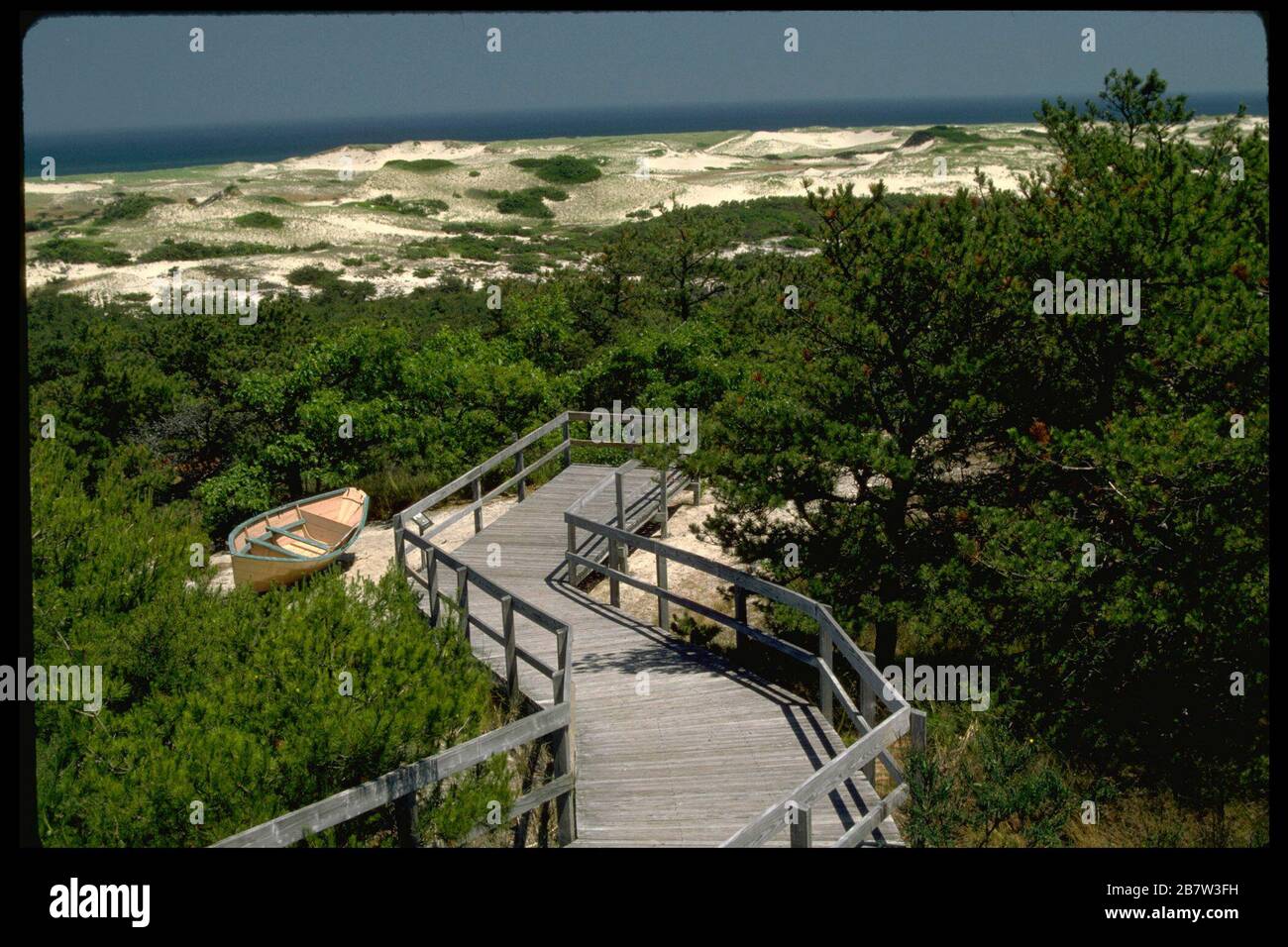 Boardwalk to beach at Cape Cod National Seashore Visitor's Center ...