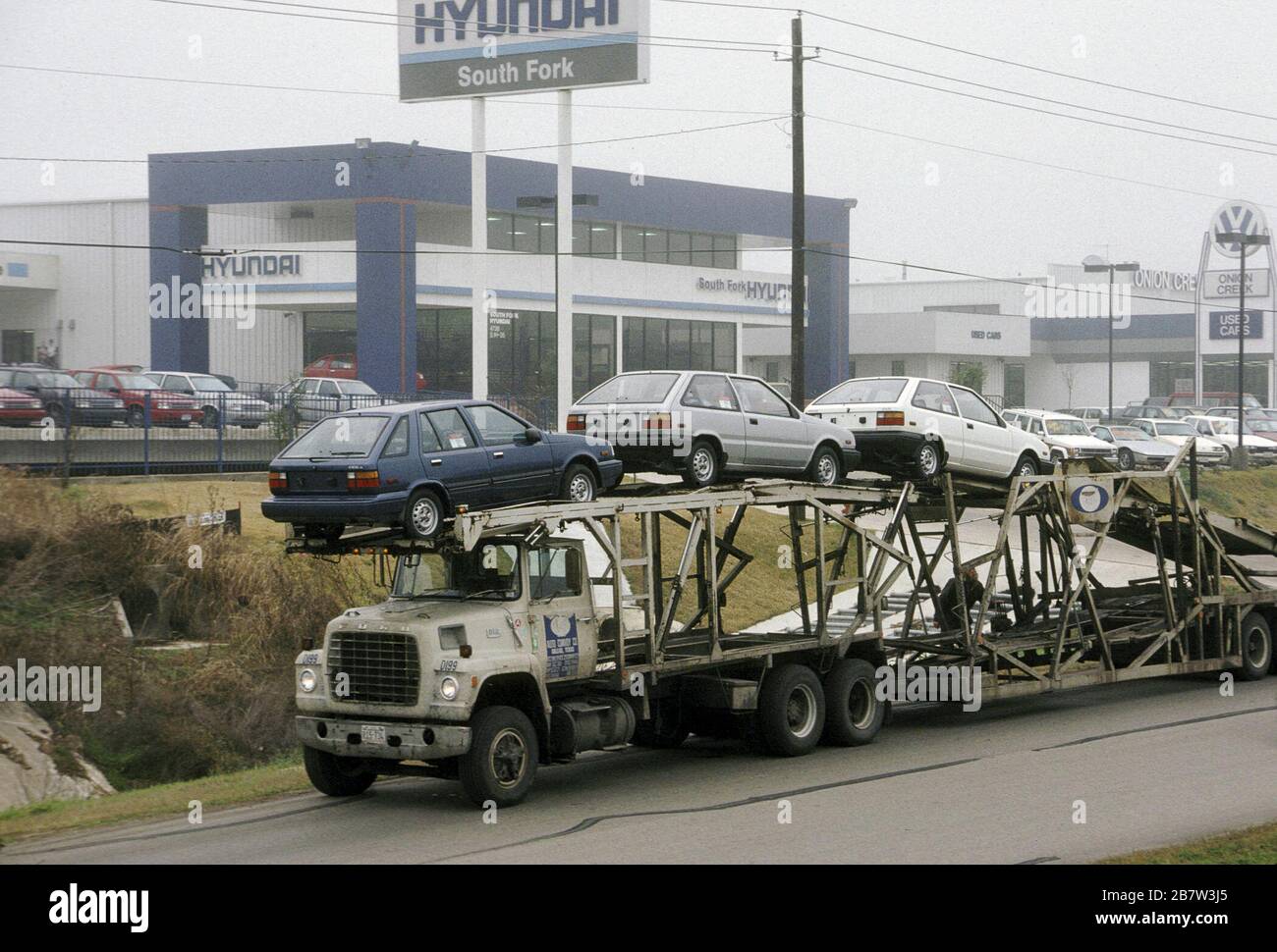 Multi level multi vehicle trailer hi-res stock photography and images ...