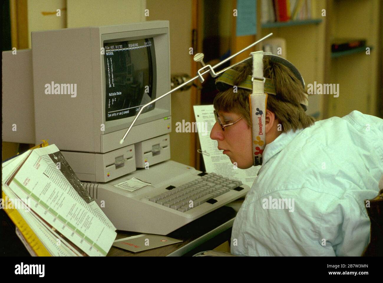 Mobility impaired teen hi-res stock photography and images - Alamy