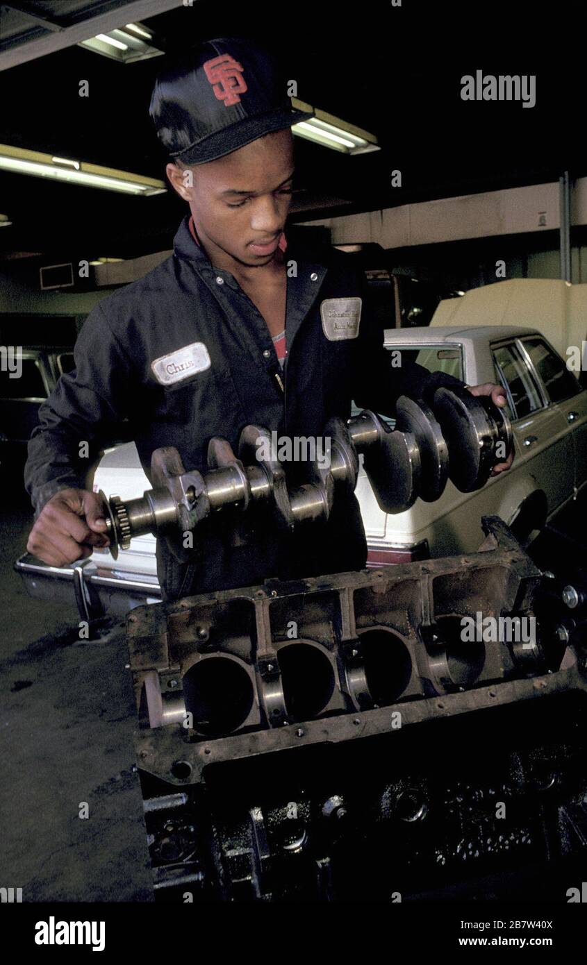 Public high school automotive training program hi-res stock photography ...