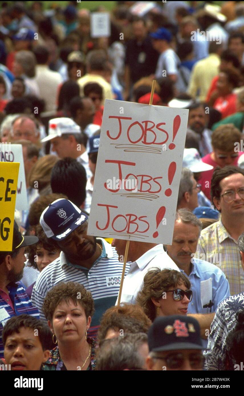 Crowd of workers hi-res stock photography and images - Alamy