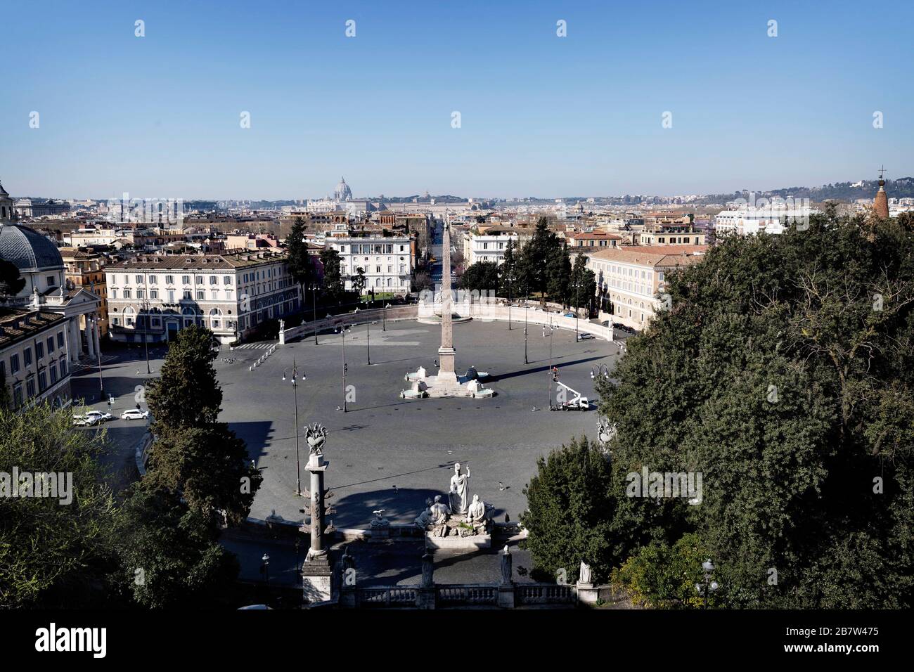 Empty piazza san pietro in the vatican hi-res stock photography and ...