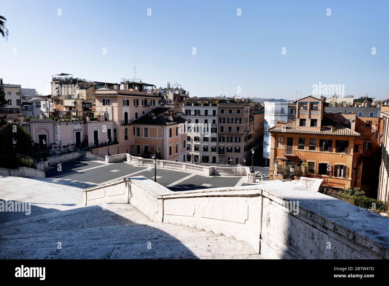 Empty piazza san pietro in the vatican hi-res stock photography and ...