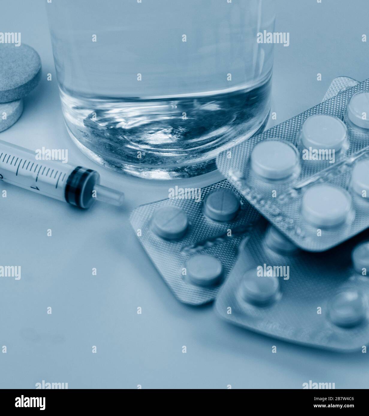 Selective antibiotic hi-res stock photography and images - Alamy