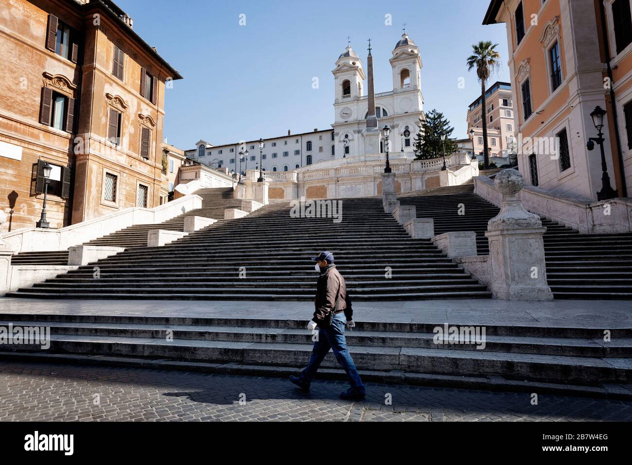 Empty piazza san pietro in the vatican hi-res stock photography and ...