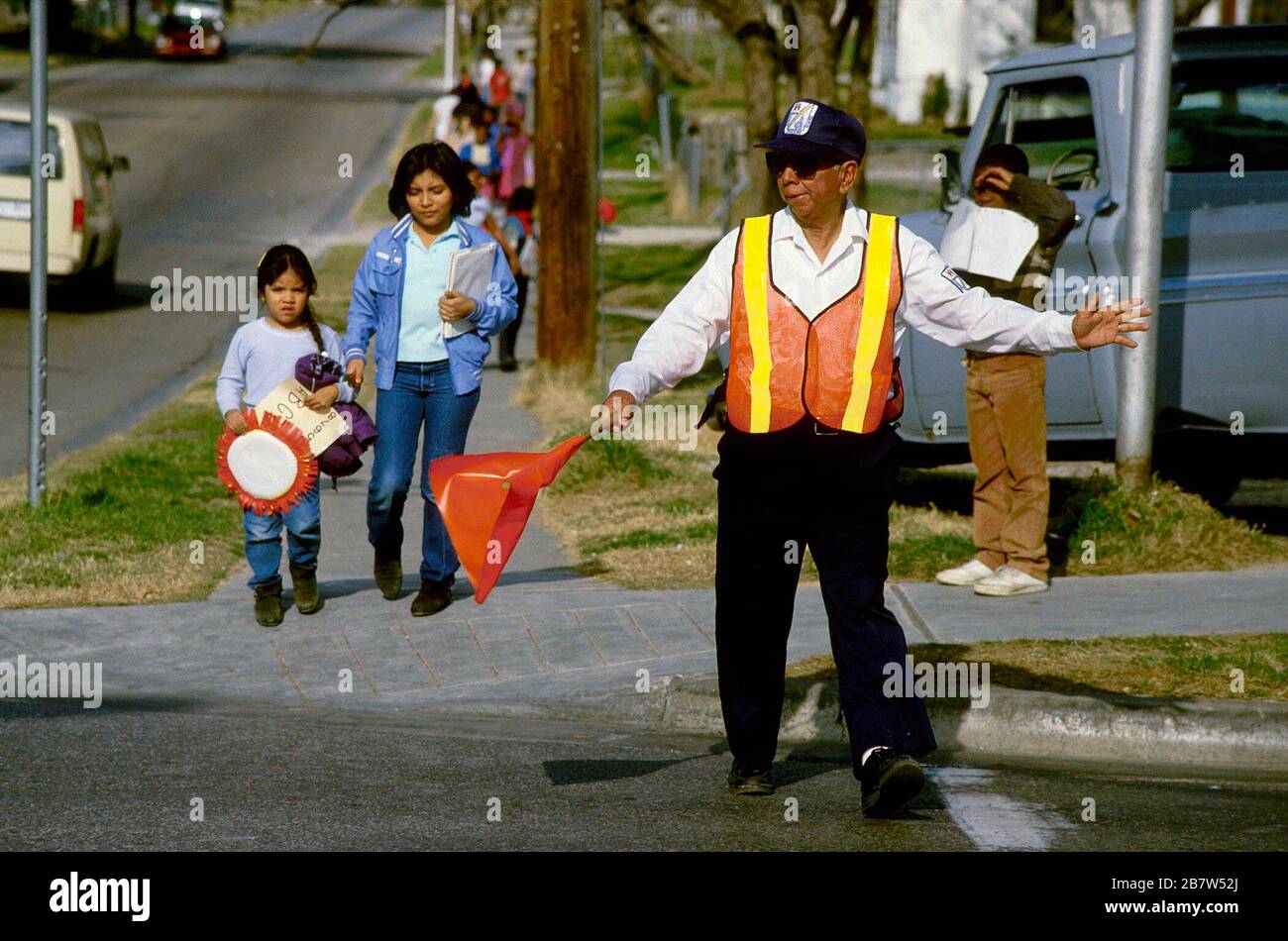 School crossing guard adult usa hi-res stock photography and images - Alamy