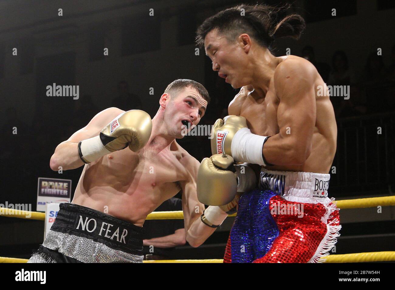 Boxing glover hi-res stock photography and images - Alamy