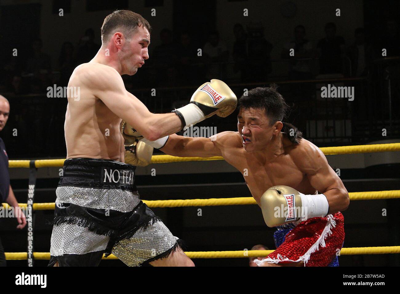 Boxing glover hi-res stock photography and images - Alamy