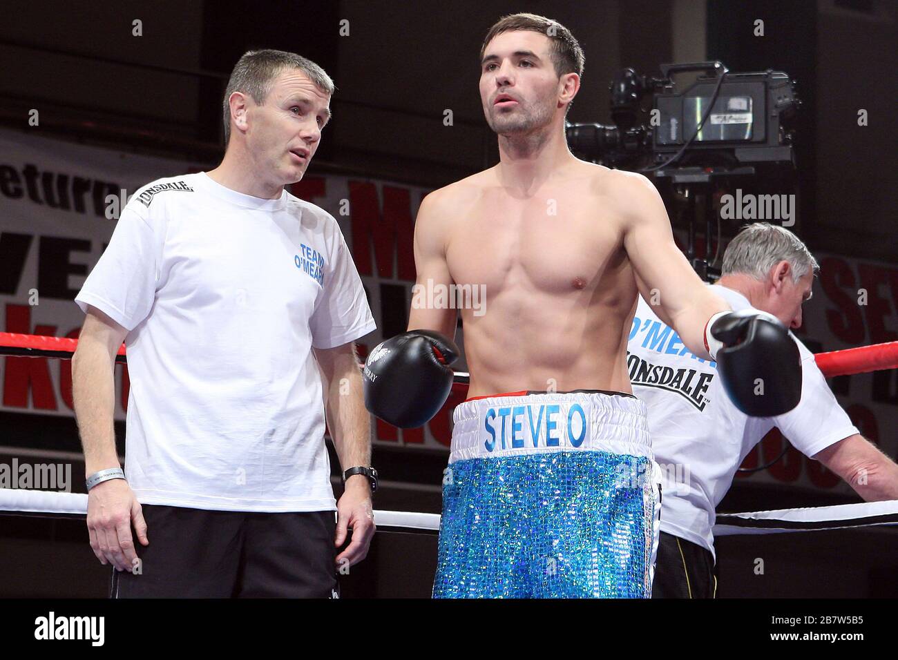 Steve O'Meara (light blue shorts) defeats Terry Carruthers in a Light ...