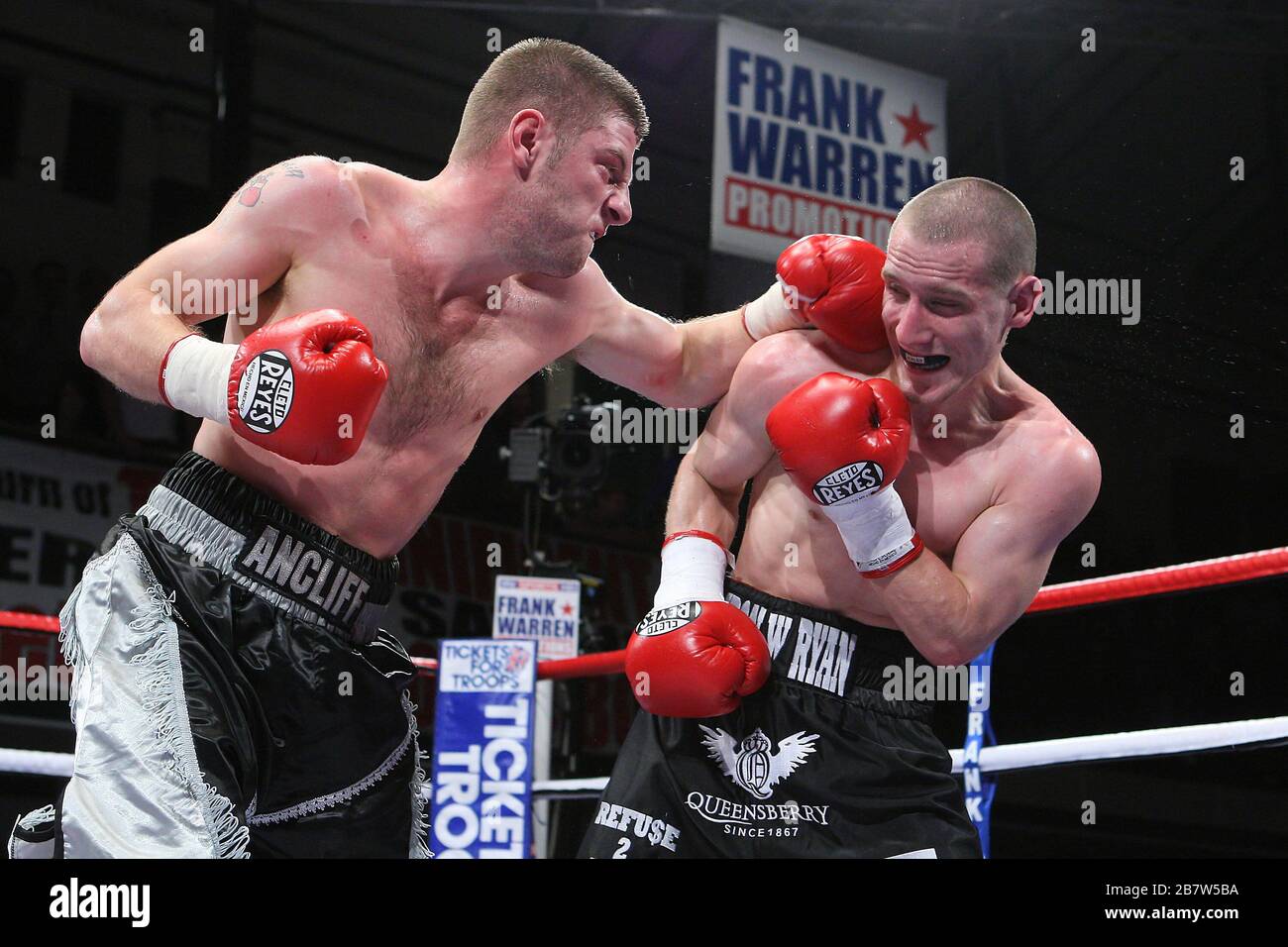 James ancliff boxing hi-res stock photography and images - Alamy