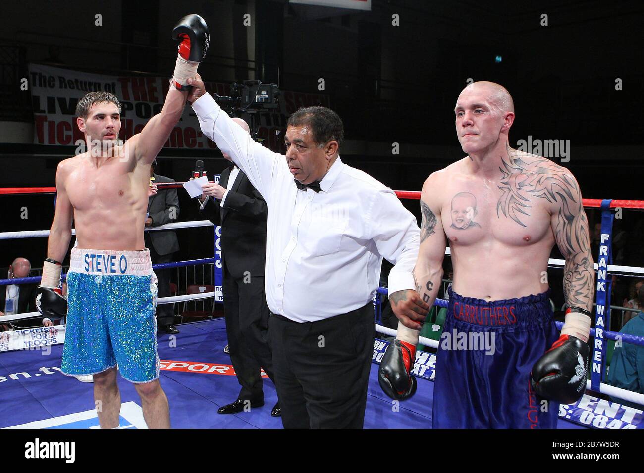 Steve O'Meara (light blue shorts) defeats Terry Carruthers in a Light ...
