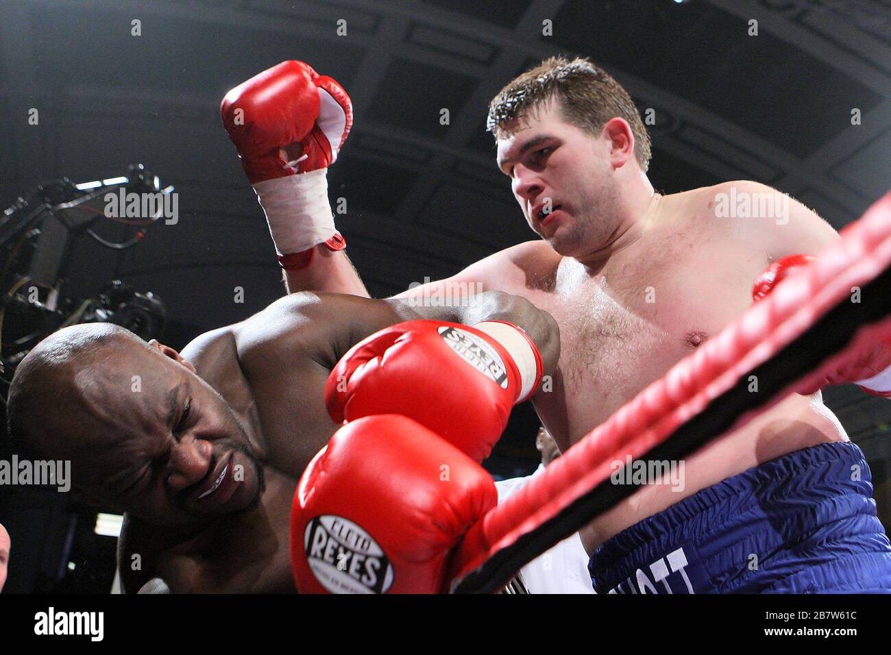 John mcdermott defeats larry olubamiwo hi-res stock photography and ...