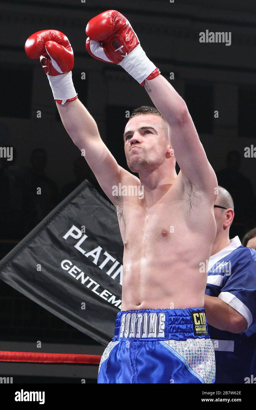 Frankie Gavin (blue shorts) defeats Michael Lomax in a Light ...