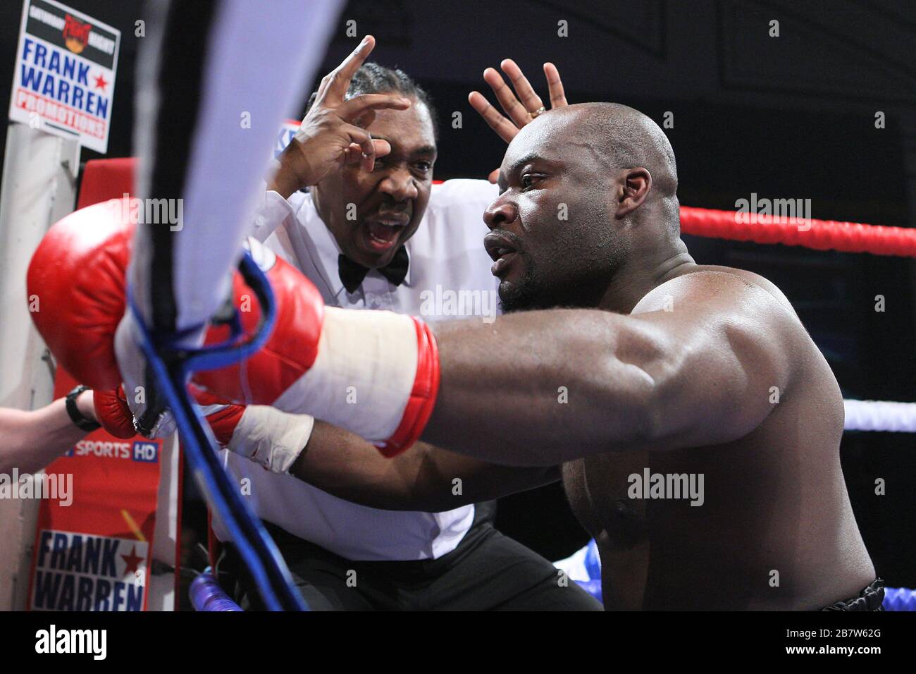 John mcdermott defeats larry olubamiwo hi-res stock photography and ...