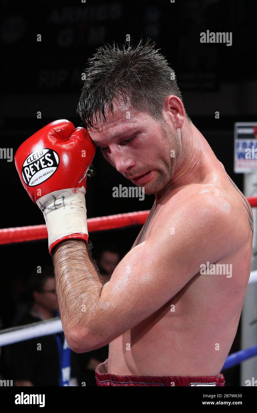 Frankie Gavin (blue shorts) defeats Michael Lomax in a Light ...