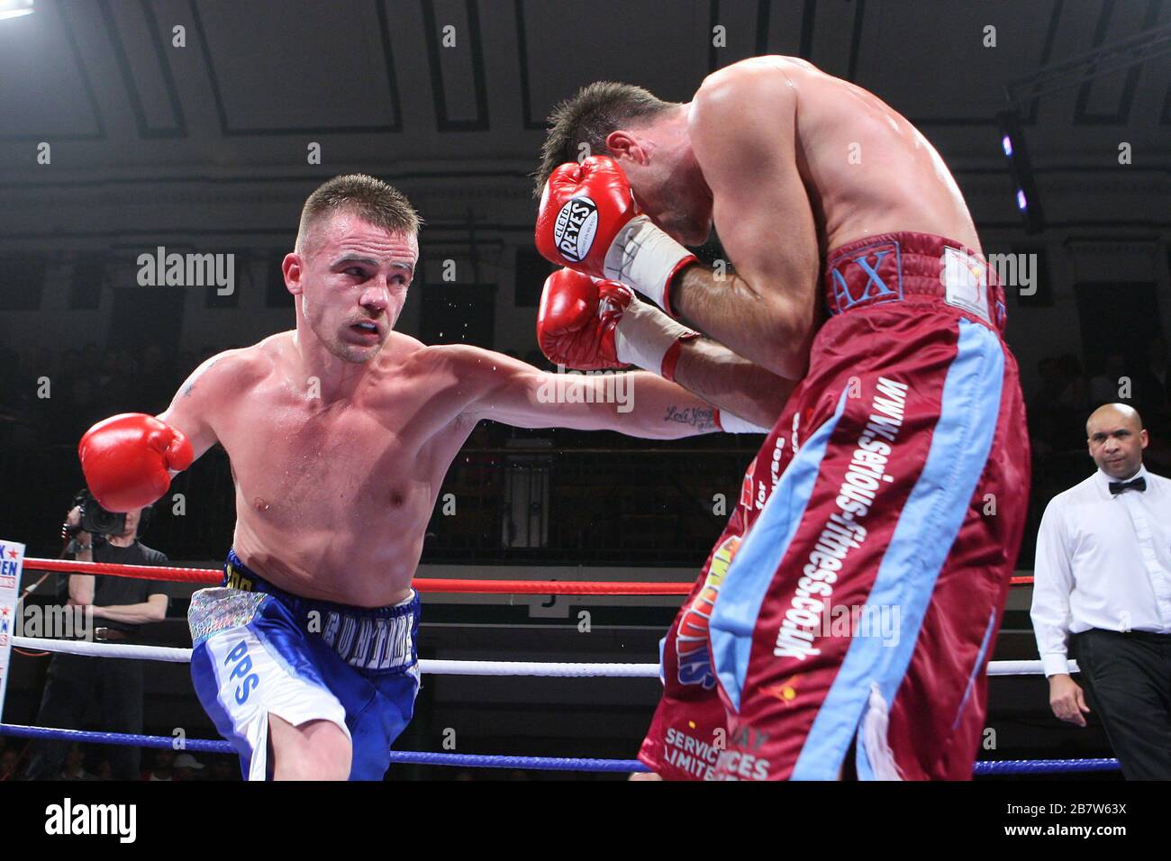 Frankie Gavin (blue shorts) defeats Michael Lomax in a Light ...