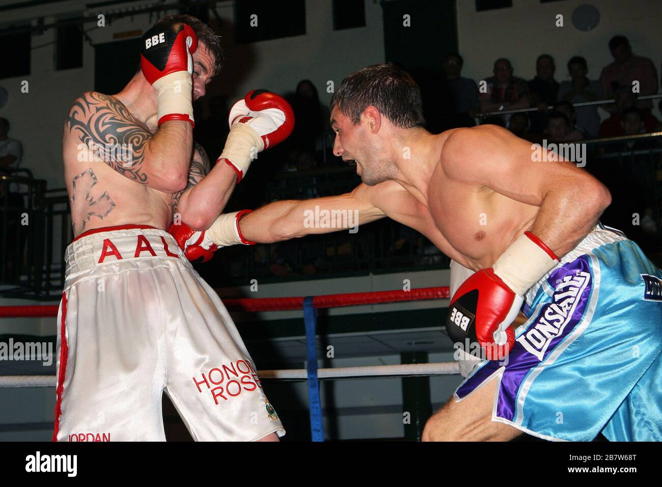Steve O'Meara (blue shorts) defeats AA Lowe (white shorts) in a Light ...