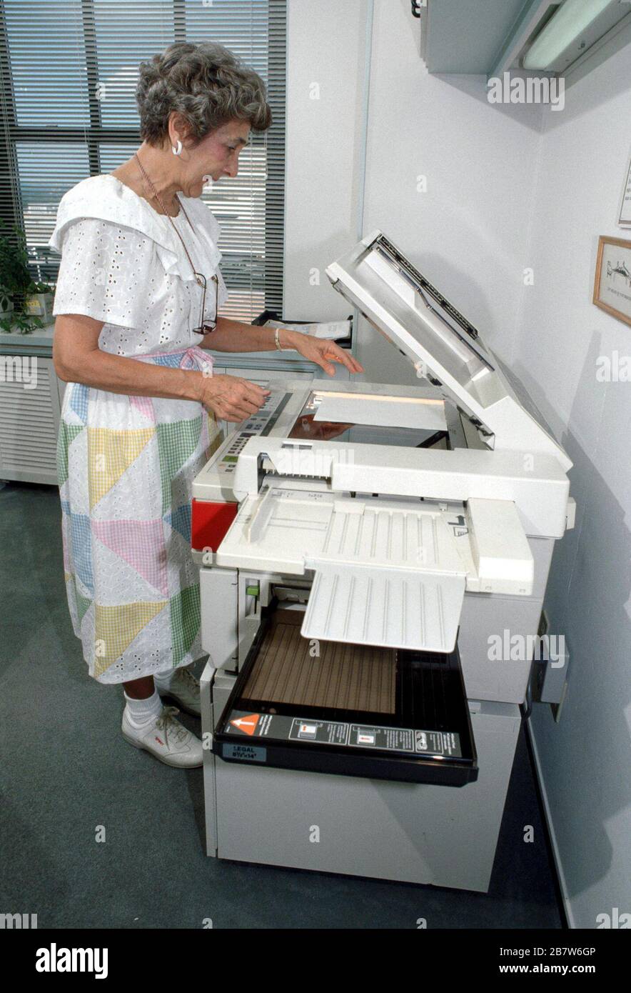 Office secretary secretarial hi-res stock photography and images - Alamy