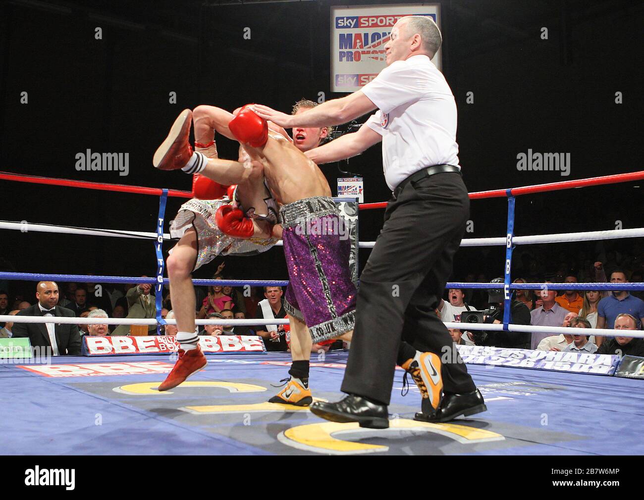 Shinny Bayaar (purple shorty) draws with Ashley Sexton in a Flyweight ...