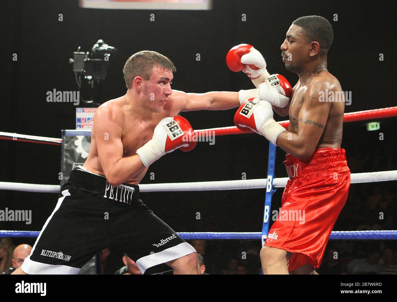 Lewis Pettitt (black shorts) defeats Delroy Spencer in a Featherweight ...