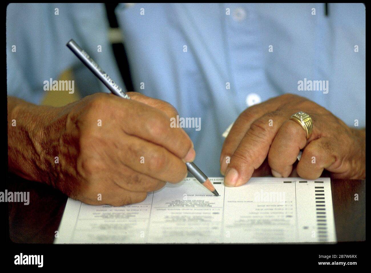 Analog voting hi-res stock photography and images - Alamy