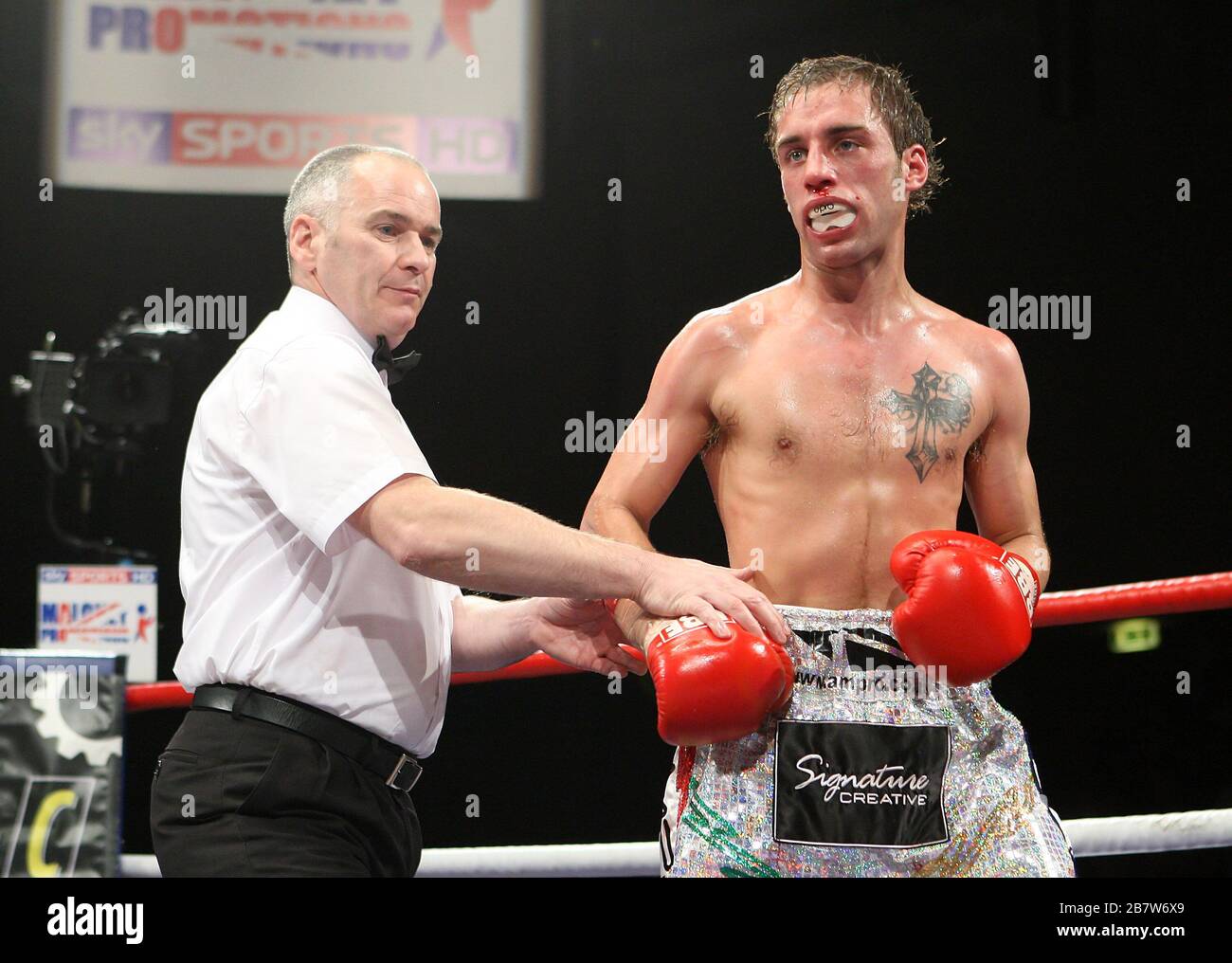 Shinny Bayaar (purple shorty) draws with Ashley Sexton in a Flyweight ...