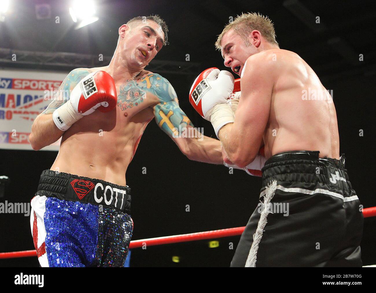 Scott Haywood (blue/black shorts) defeats Scott Woolford in a ...