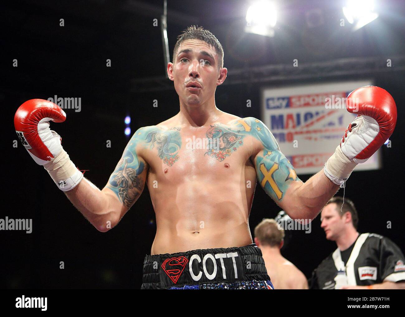 Scott Haywood (blue/black shorts) defeats Scott Woolford in a ...