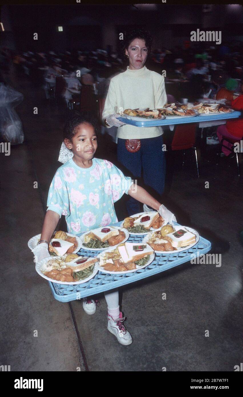 San Antonio, Texas USA, 1990: Volunteers serve up free Thanksgiving ...