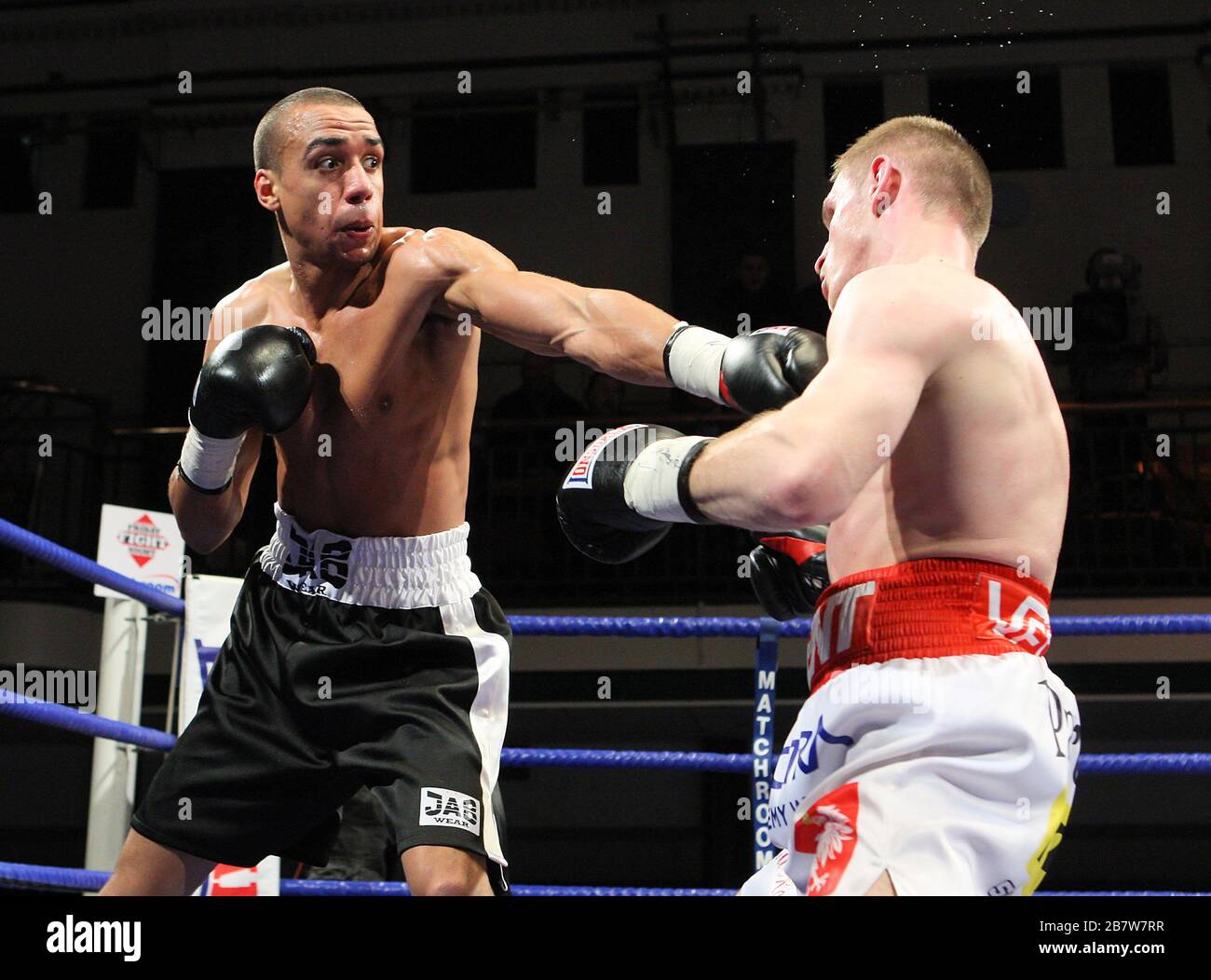Boxing european middleweight title fight hi-res stock photography and ...