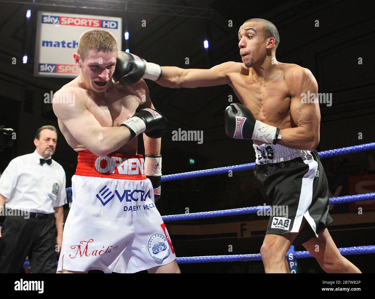 Boxing ebu european middleweight title hi-res stock photography and ...