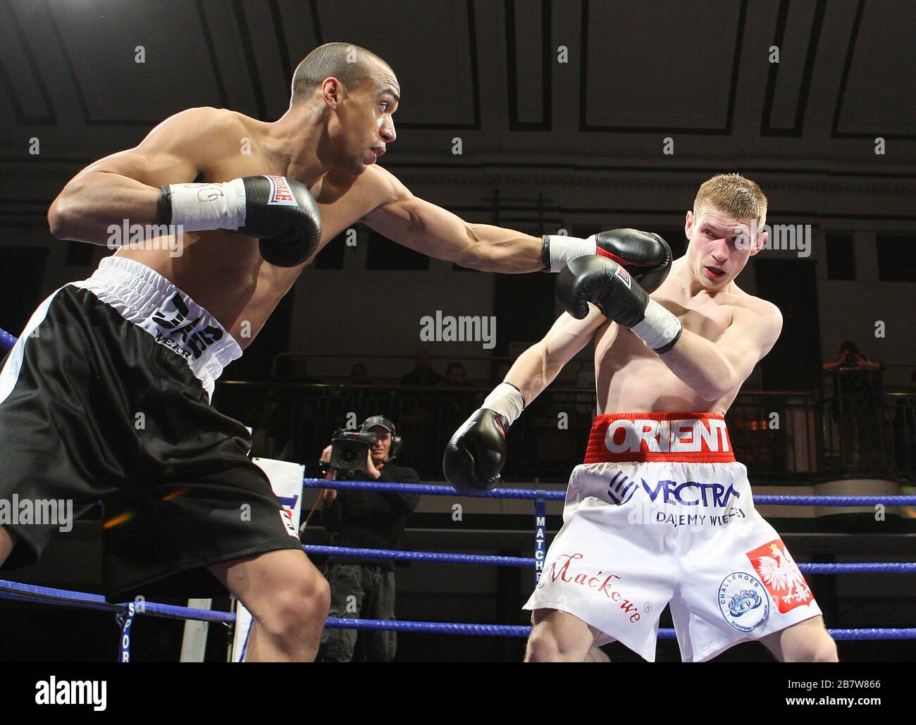 Boxing ebu european middleweight title hi-res stock photography and ...