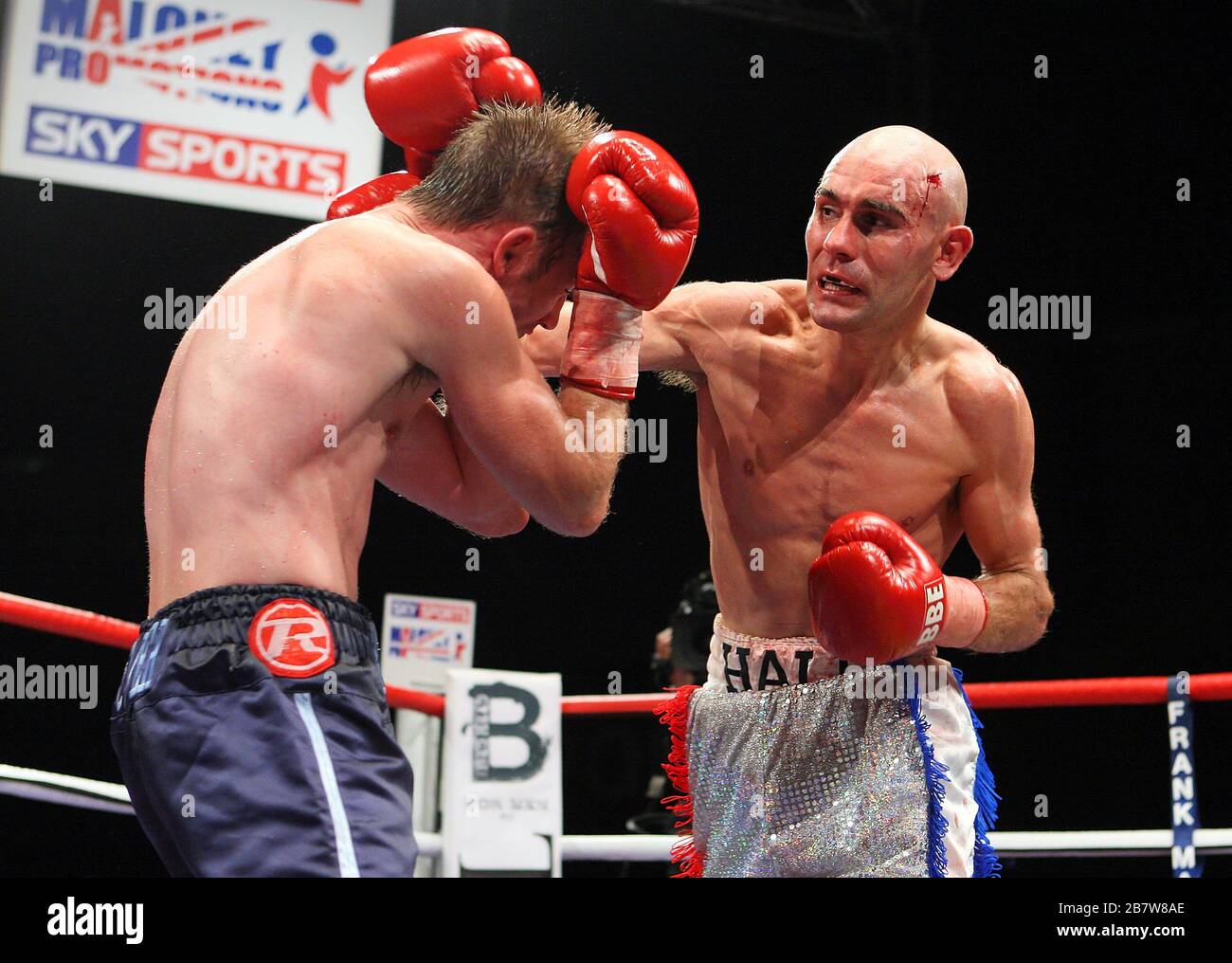 International bantamweight contest hi-res stock photography and images ...