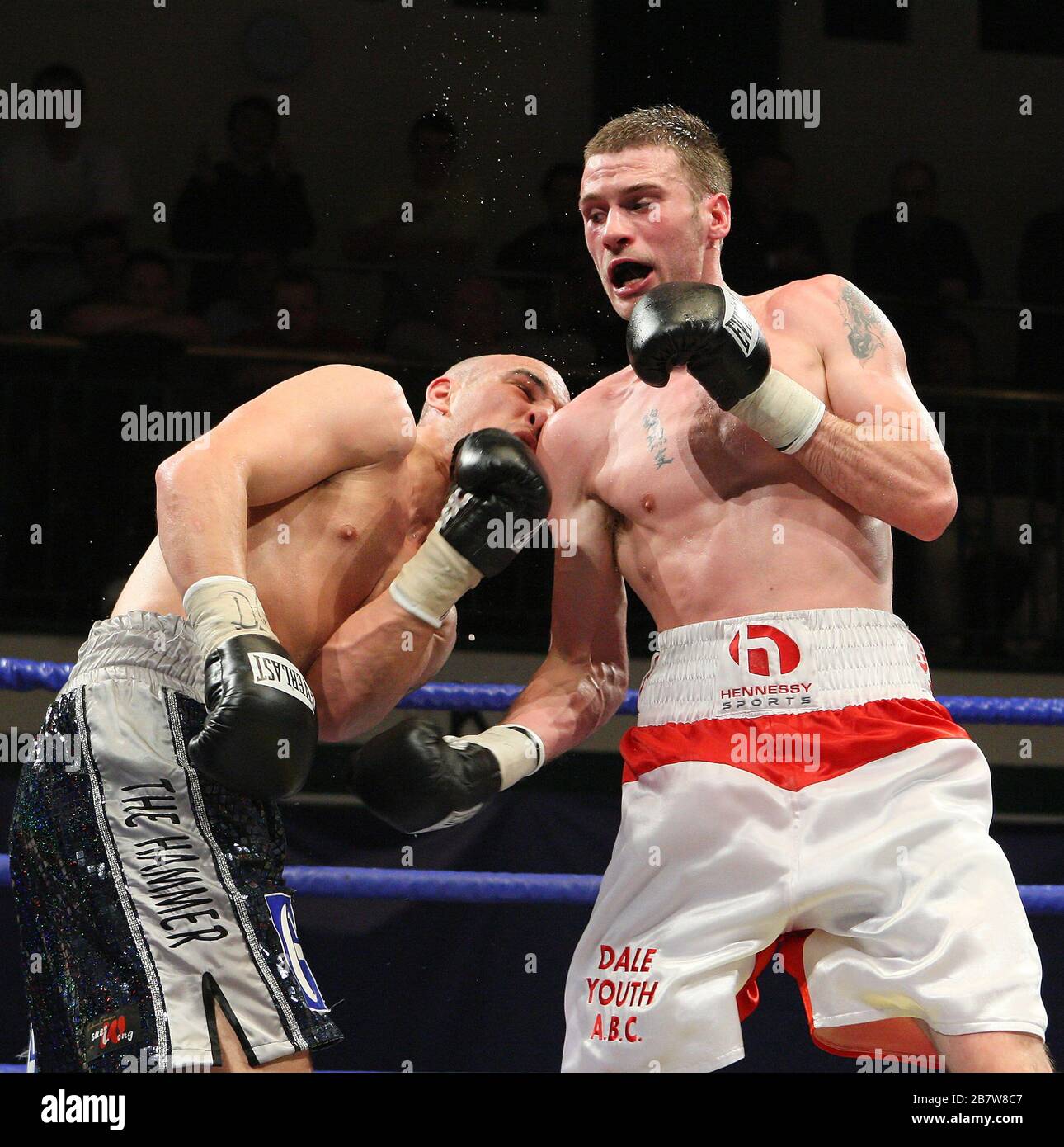John O'Donnell (Shepherd's Bush, red/white shorts) defeats Craig Watson ...