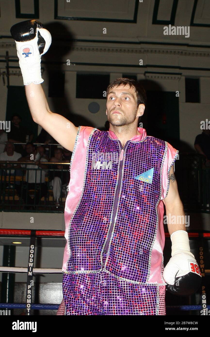 Phil Gill (purple shorts) defeats Damien Turner in a Light-Welterweight ...