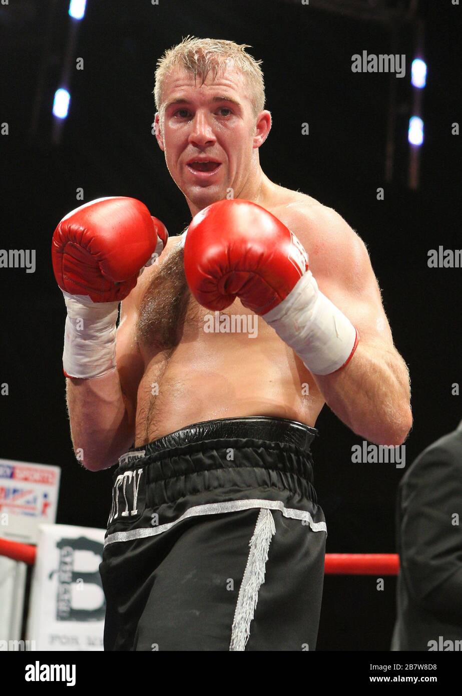 Scott Woolford (black shorts) defeats William Warburton in a ...