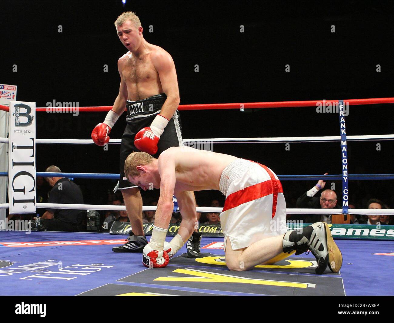 Scott Woolford (black shorts) defeats William Warburton in a ...