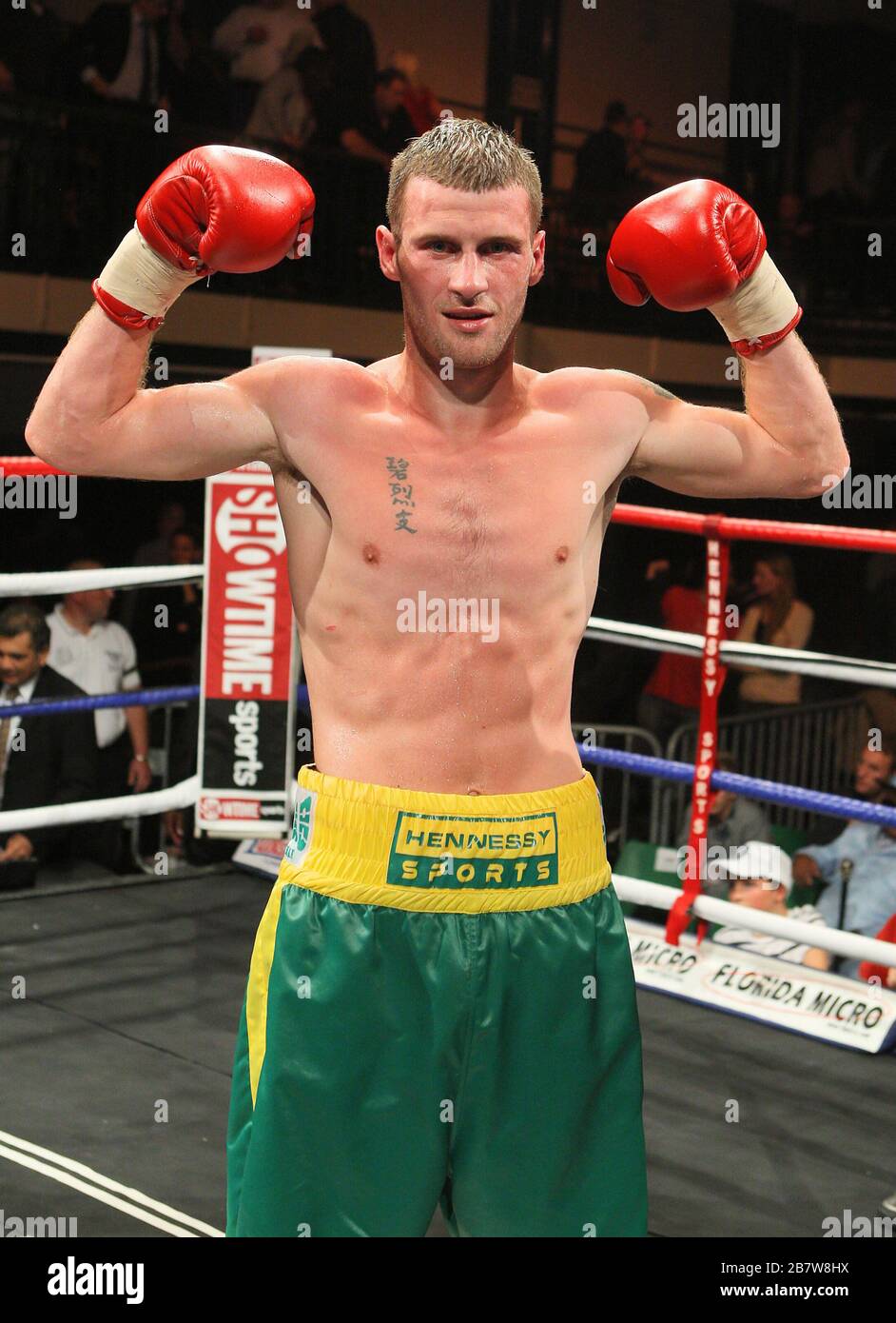 John O'Donnell (green/yellow shorts) defeats Terrance Cauthen in a ...