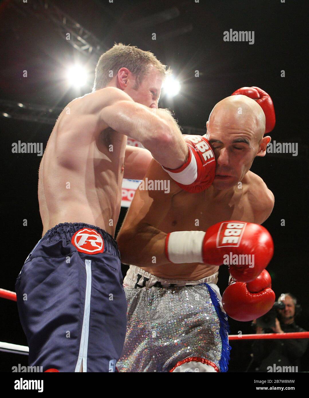 International bantamweight contest hi-res stock photography and images ...