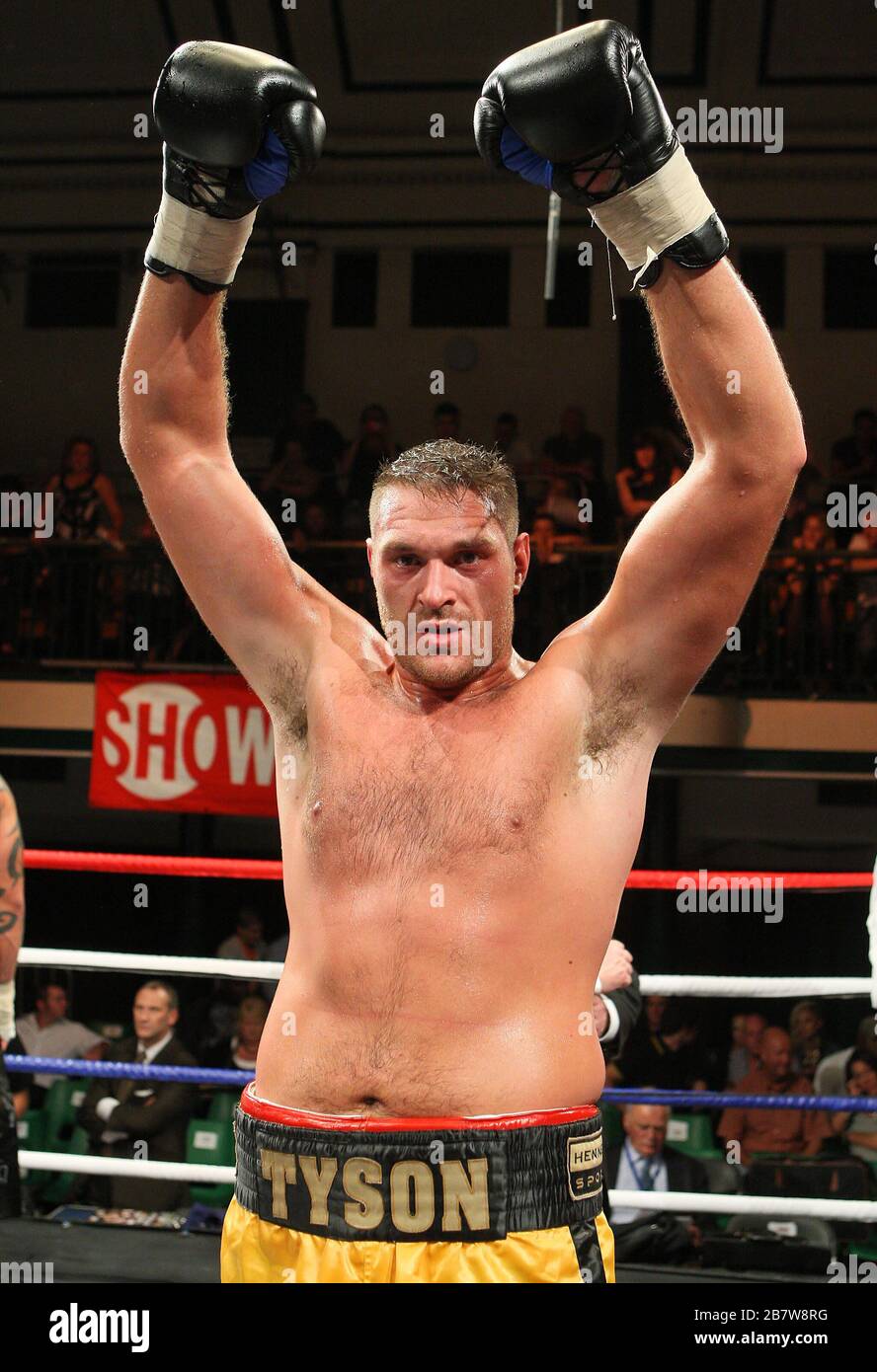 Tyson Fury (gold shorts) defeats Rich Power in a Heavyweight boxing ...