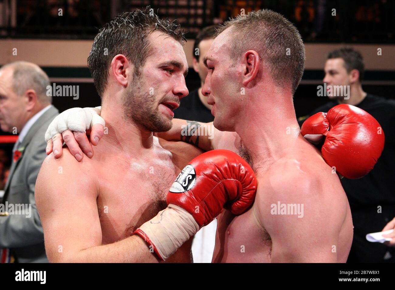 Colin Lynes (silver/black shorts) defeats Lee Purdy in a Welterweight ...