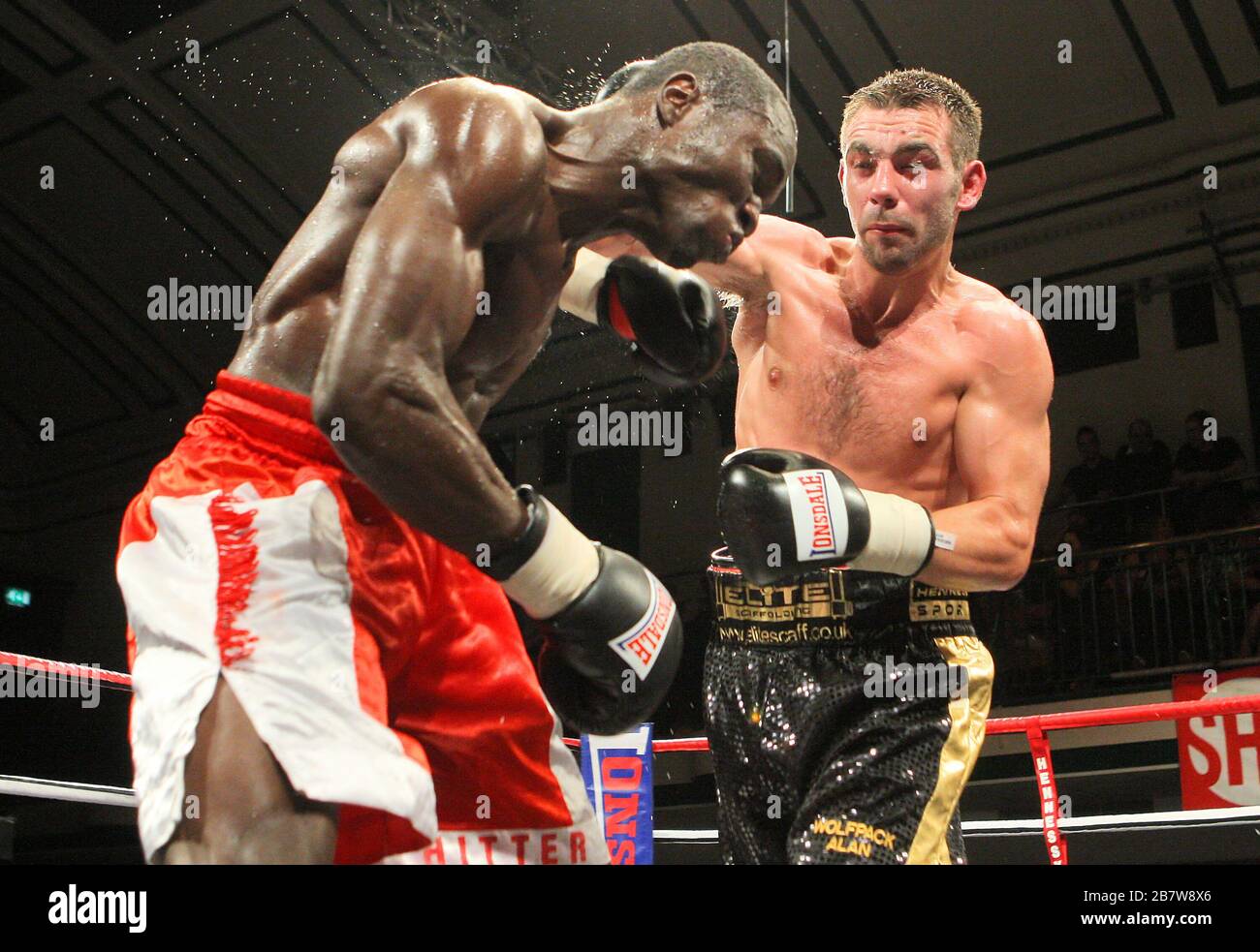 Lee Purdy (black/gold shorts) defeats Theophilus Tetteh in a ...