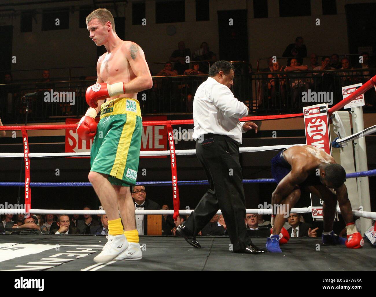 John O'Donnell (green/yellow shorts) defeats Terrance Cauthen in a ...