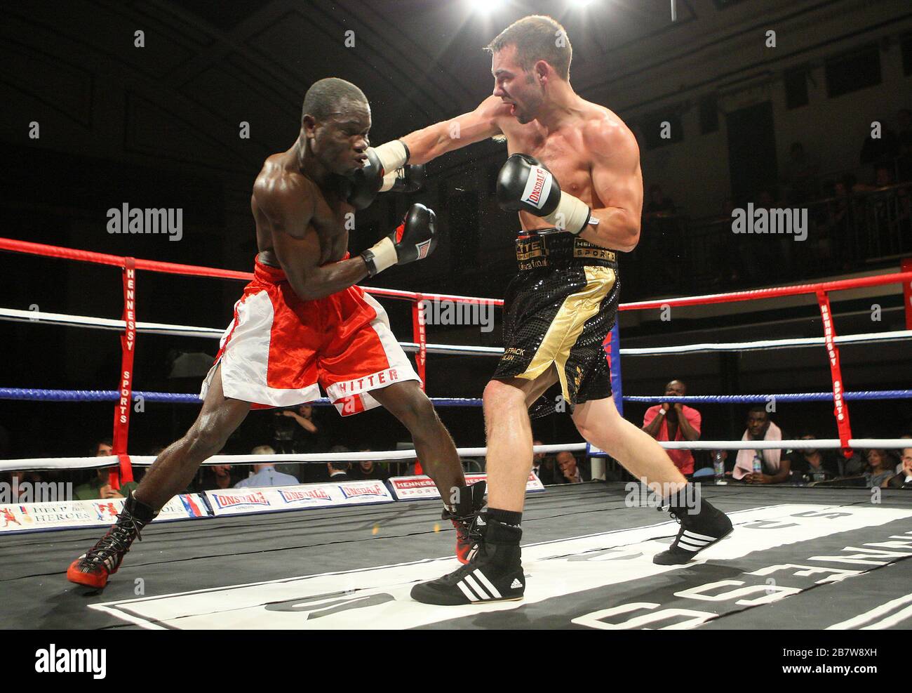 Lee Purdy (black/gold shorts) defeats Theophilus Tetteh in a ...