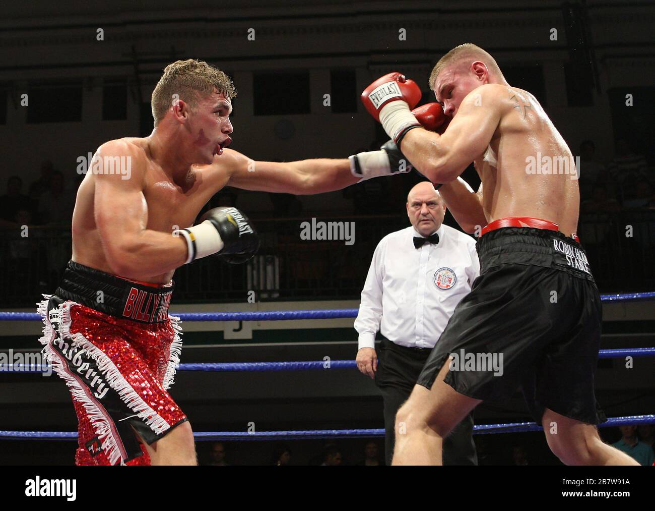 Billy Joe Saunders (red/black shorts) defeats Alex Spitko in a Super ...