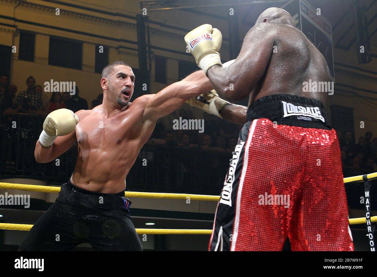 Matt Skelton (red shorts) defeats Ali Adams - QF1 - Prizefighter 'The ...