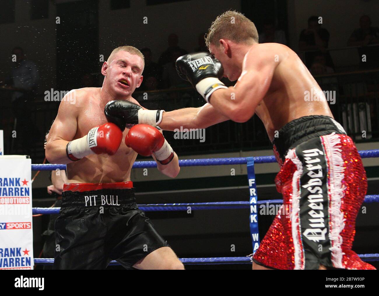 Billy Joe Saunders (red/black shorts) defeats Alex Spitko in a Super ...