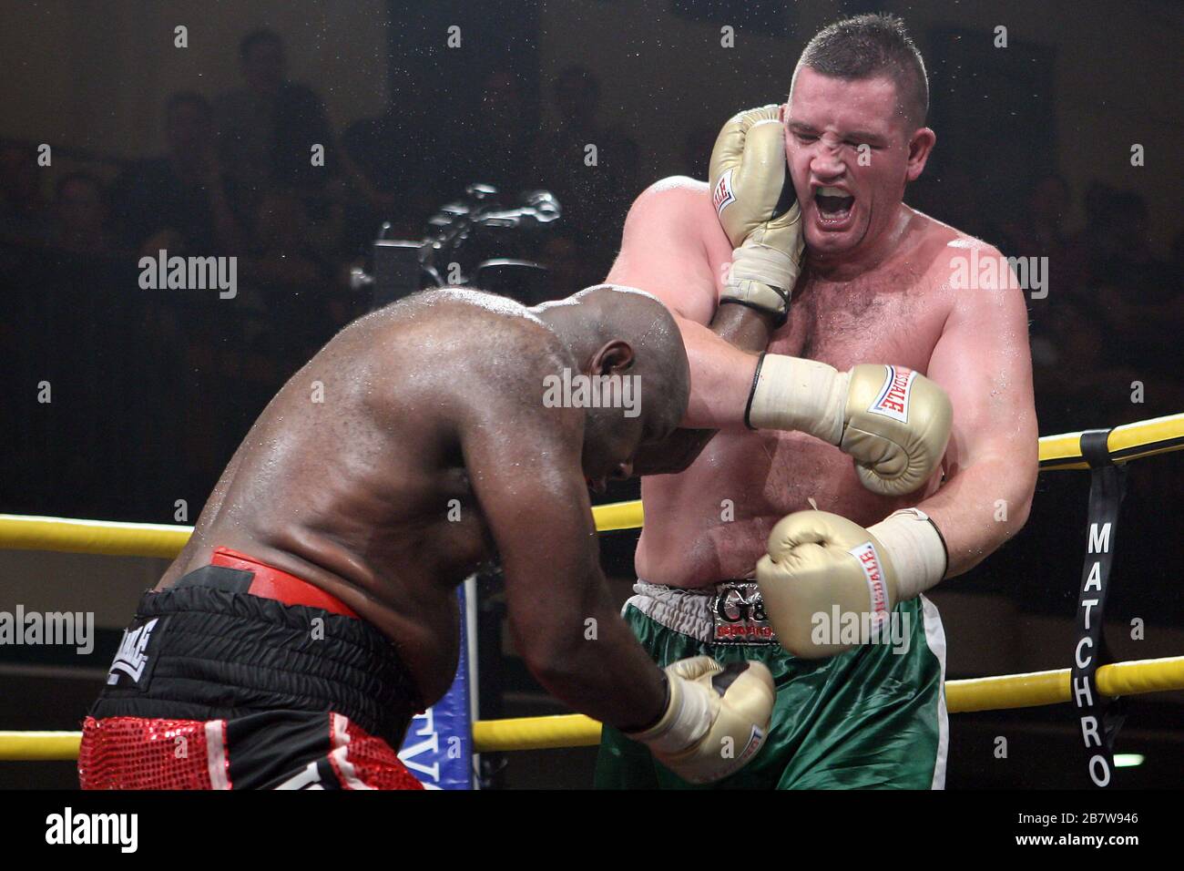 Matt Skelton (red shorts) defeats Kevin McBride - SF1 - Prizefighter ...