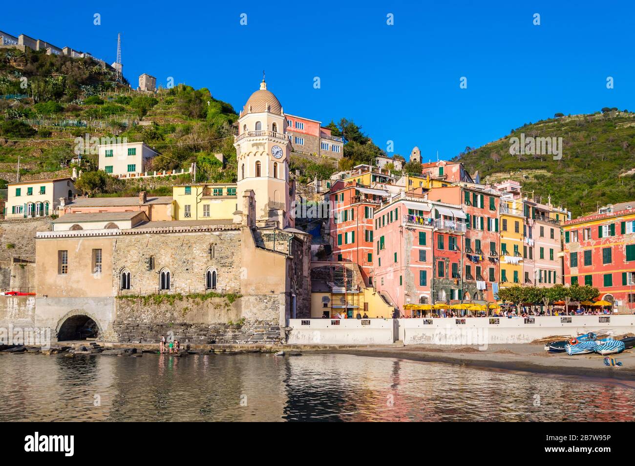 Vernazza, Cinque Terre - beautiful village with colorful buildings and ...