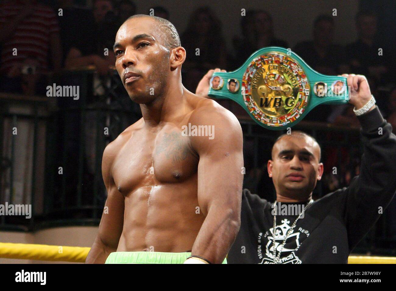 Junior Witter defeats Kevin McIntyre in Semi- Final 1 of Prizefighter ...